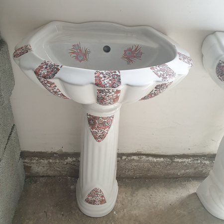 Raqavina difekti bor arzon baxoda bariladi