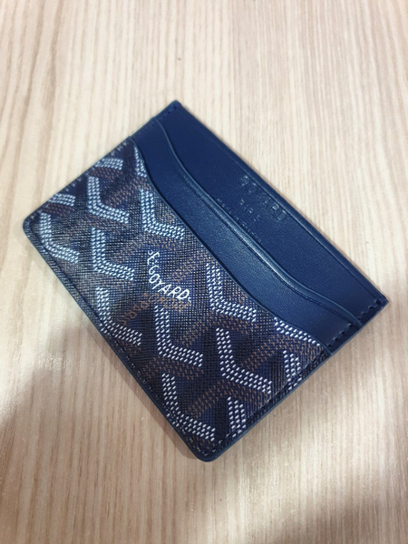 Кардлохдер Goyard