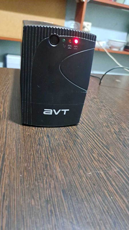 Продаю UPS AVT новая батарея гарантия год