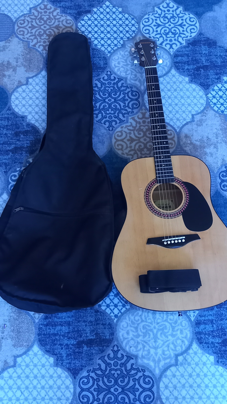 Akustik gitara +chexol +rement qiziqqabla telegramga yozsin
