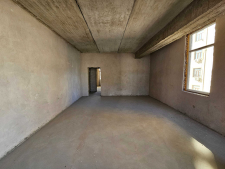 2 xonali 96m² 3-qavat sotiladi.