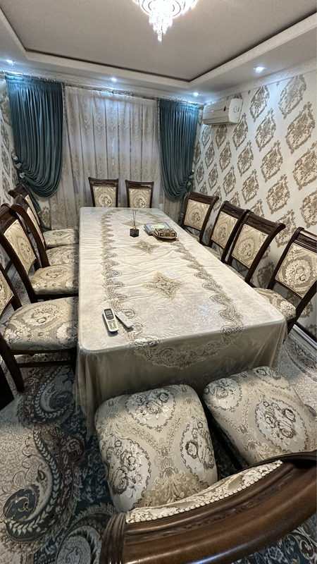 Стол со стулями