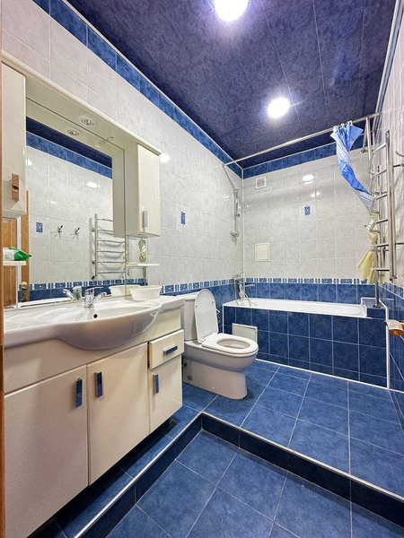 м.Ойбек ул.Чехова школа 60 3(2)-комнатная 2/9 71 м² ремонт