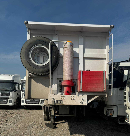 Самосвал полуприцеп SHENDONG, SHACMAN X5000 тягач билан бирга.