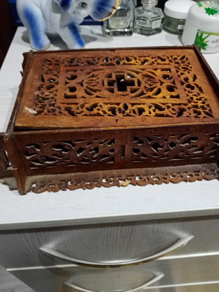 Продаётся старинная шкатулка.
