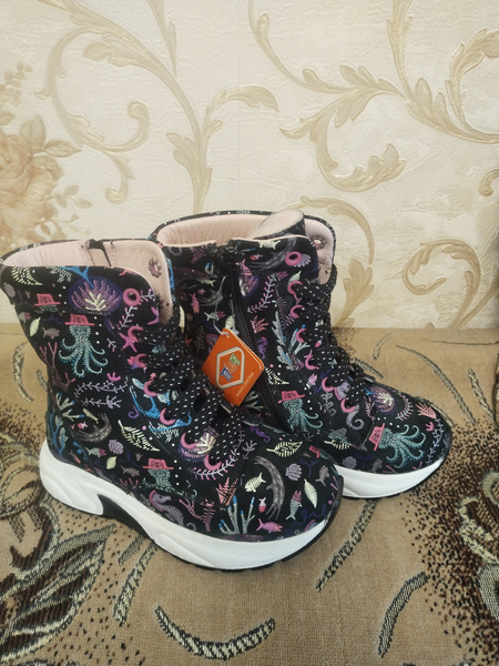 Продам сапожки на девочек.