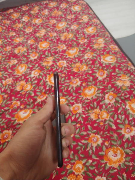 Iphone 7 sotiladi