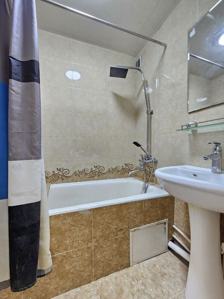 .Продам 3комнатную 74м2 69.500$ евроремонт раздельный с мебельютехника