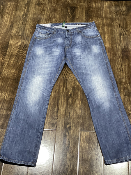 Levis джинсы 34 размера