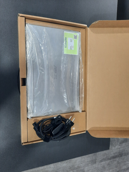 Asus x515 core i3 (4/256)
