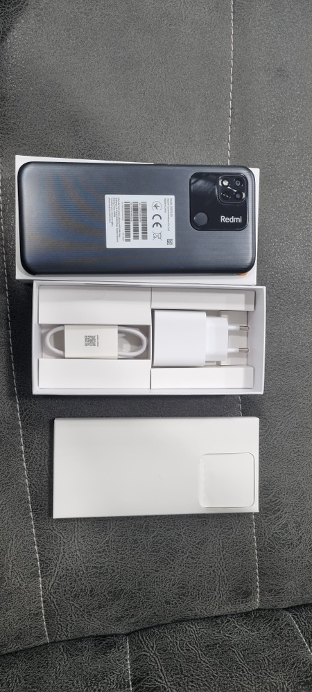 Redmi 10A  4gb оперативка 128 gb память новая коробка додументы есть !