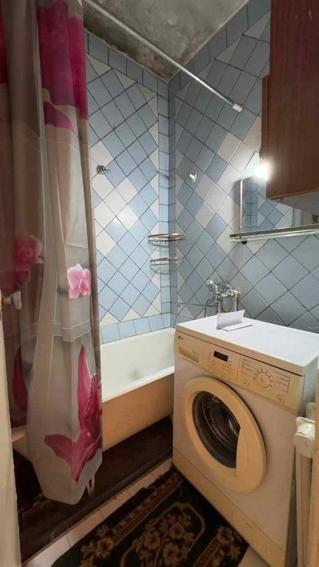 Юнусабад 15 квартал 2/4/5 продаётся квартира