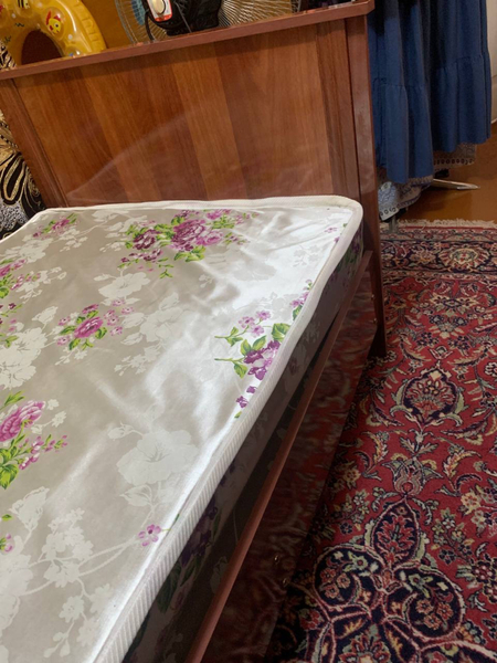 Продаются две односпальные кровати