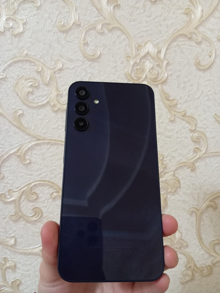 A 15 samsung.   Yangi holatda