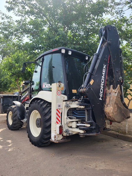 Hidromek pogruzchik.
