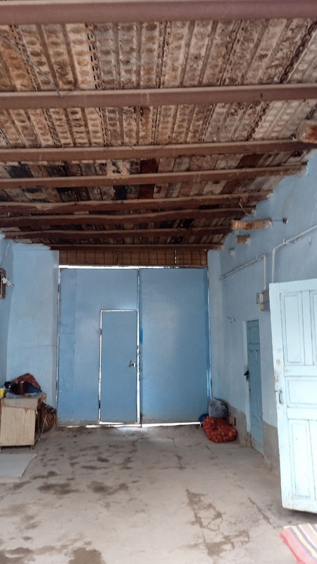 Ayraport yoʻlida Qarshi mahallasida hovli sotiladi