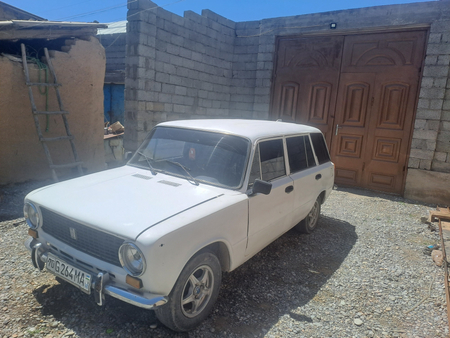 Vaz 21 02 sotiladi