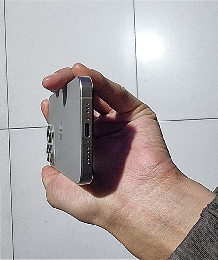 iPhone 15 pro sotiladi srochno