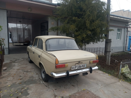 Maskvich иж 412  sotiladi