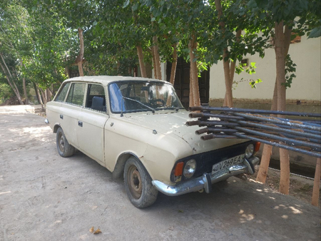 Moskvich ko'mbi...
