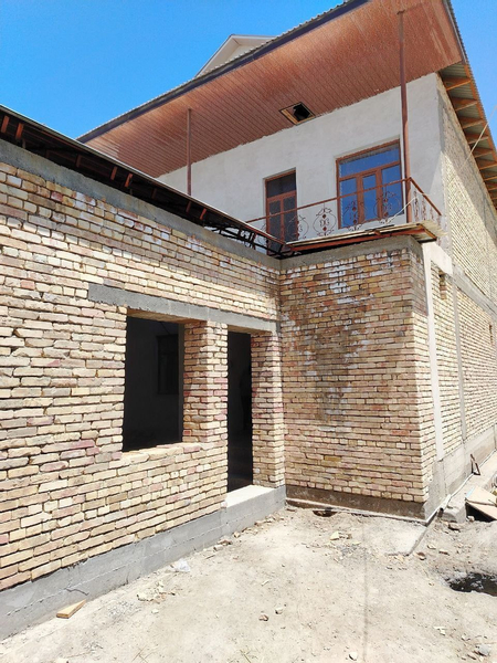 Hovli sotiladi. Barcha qulayliklarga ega