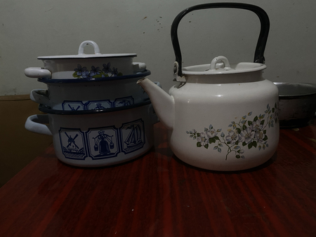 Чайник и кастрюли Эмалированные