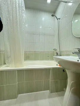 Квартира в центре  2/2/4  площадь  56м2 балкон 2×6