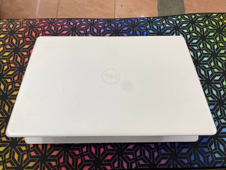 Dell inspiron Ryzen 3 8Gb /256