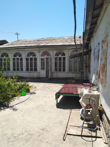 Xovli sotiladi 10 xonalik