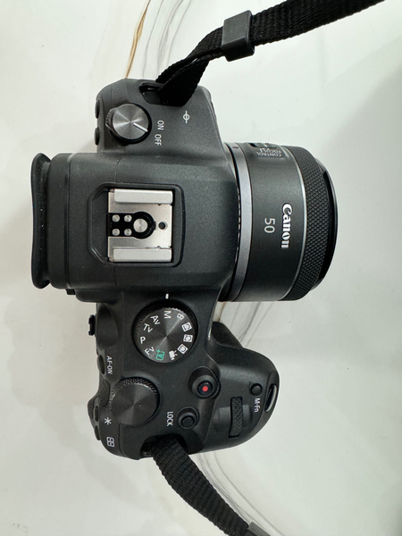 продается Canon EOS r6 профессиональная без зеркальная камера