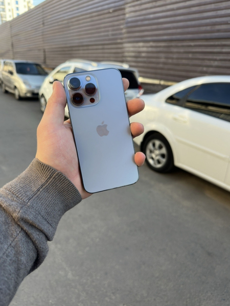 Iphone 13 pro 256gb\\nRangi Sierra blue\\nxolati ideal \\naybi yoq \\nkorobka