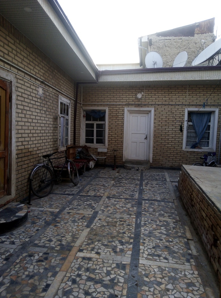 Продаётся участок под гостиницы в центре города. Uchastka sotiladi.