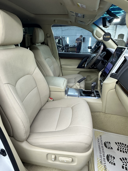 Toyota Land Cruiser 200