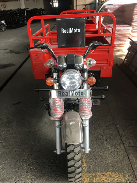 Real Moto motosikllari ishlab chiqaruvchi zavodan