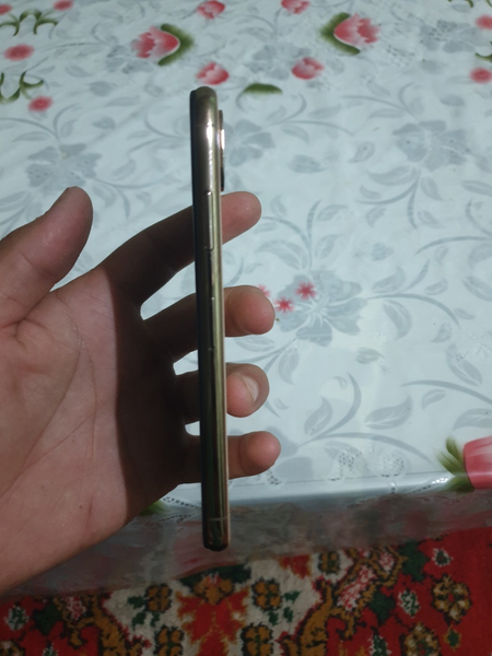 Iphone Xs gold sotladi