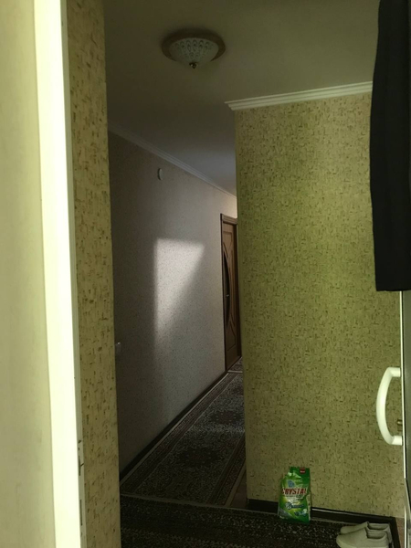 Ishlaydigan 1ta qiz olamiz.