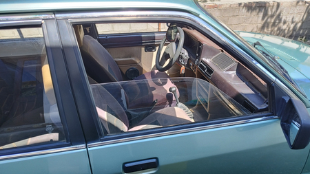 Ford escord Ghia 1.3 sotiladi