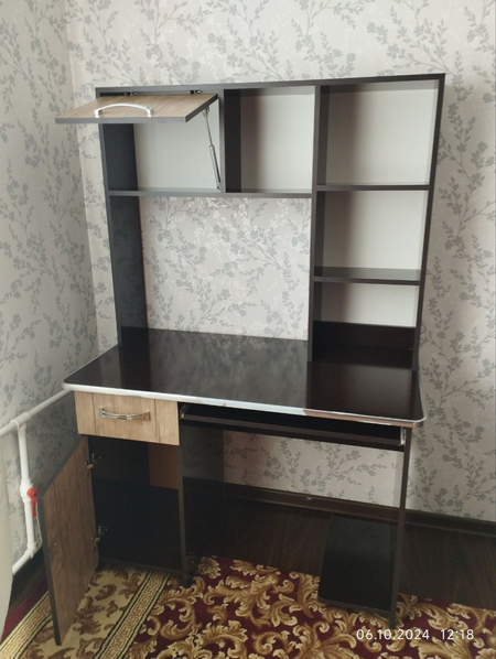Компьютерный стол хорошее состояние