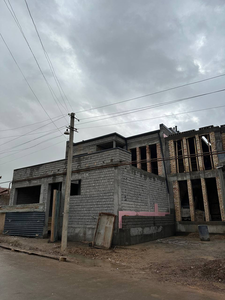 Продается 2 соток новый коттедж в махалле Азимтепа, за 5 детской бальн