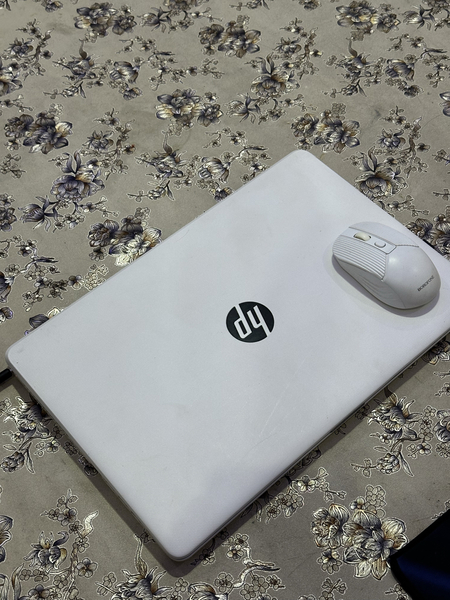 HP noutbook sotiladi 4 ga 512 talik