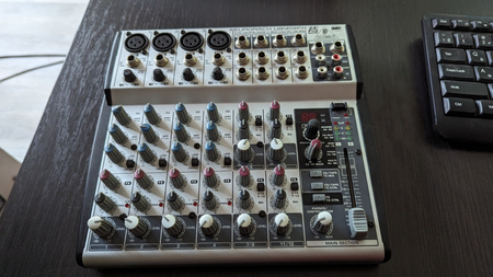 Микшерный пульт Behringer Беринджер UB1202FX