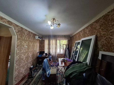 Farg'ona sh. Frunziskiy 4 maktab. 1 xonali sotiladi.