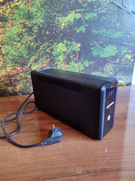 UPS  бесперебойный источник питания