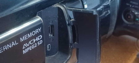 Videokamera SONY HXR-MC2000E Видеокамера Sony HXR-MC1500E