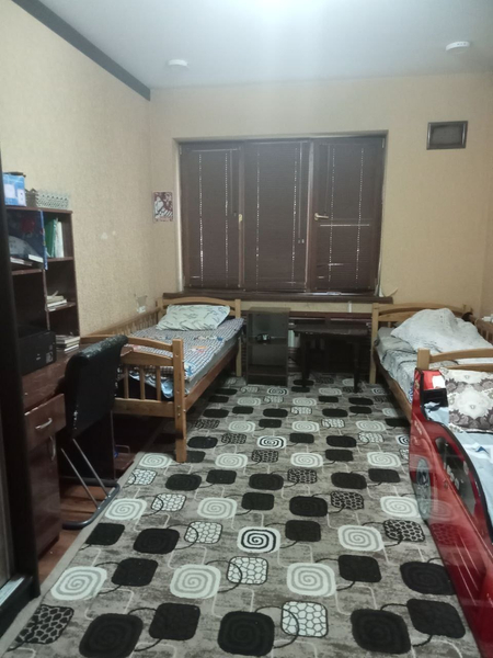 Yunusobod 15kv mertoga 400 metr 1 etaj 3 xona Oldi orqa agarod evro
