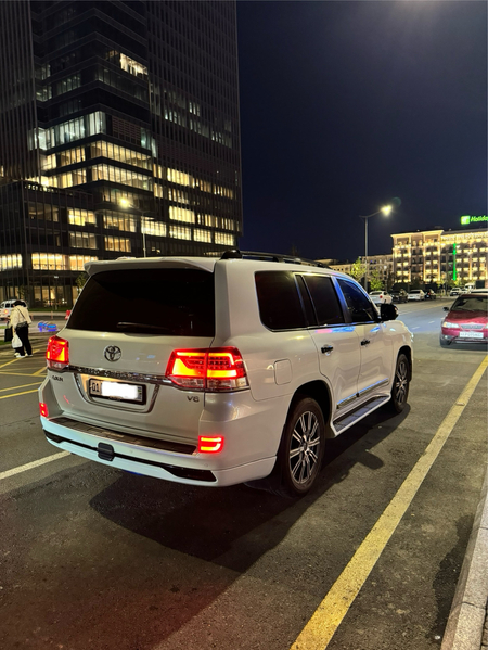 Toyota Land Cruiser 200