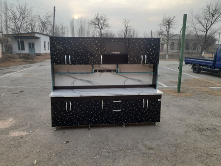 Kuhinni mebel laminat akril