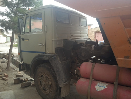Kamaz samasval uzi ogdaruvchi noldan taxlangan