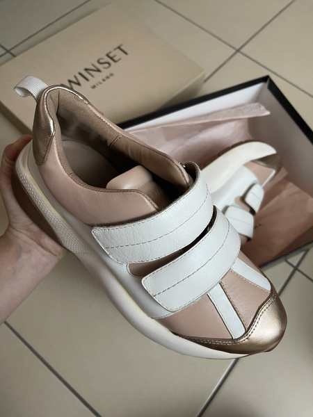 Продам кроссовки twinset 38 размер