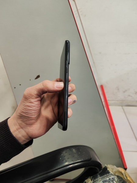 Samsung S21PLUS.   Ideal